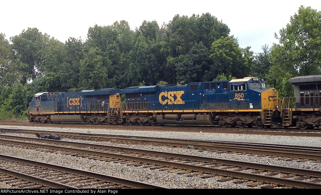 CSX 3179 and 850